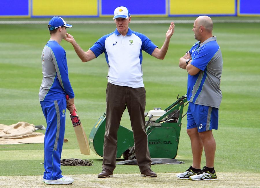 Steven Smith and Darren Lehmann listen to Greg Chappell | ESPNcricinfo.com