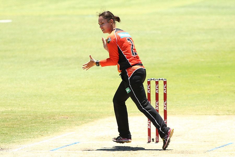 An intense Emma King celebrates dismissing Lauren Winfield ...
