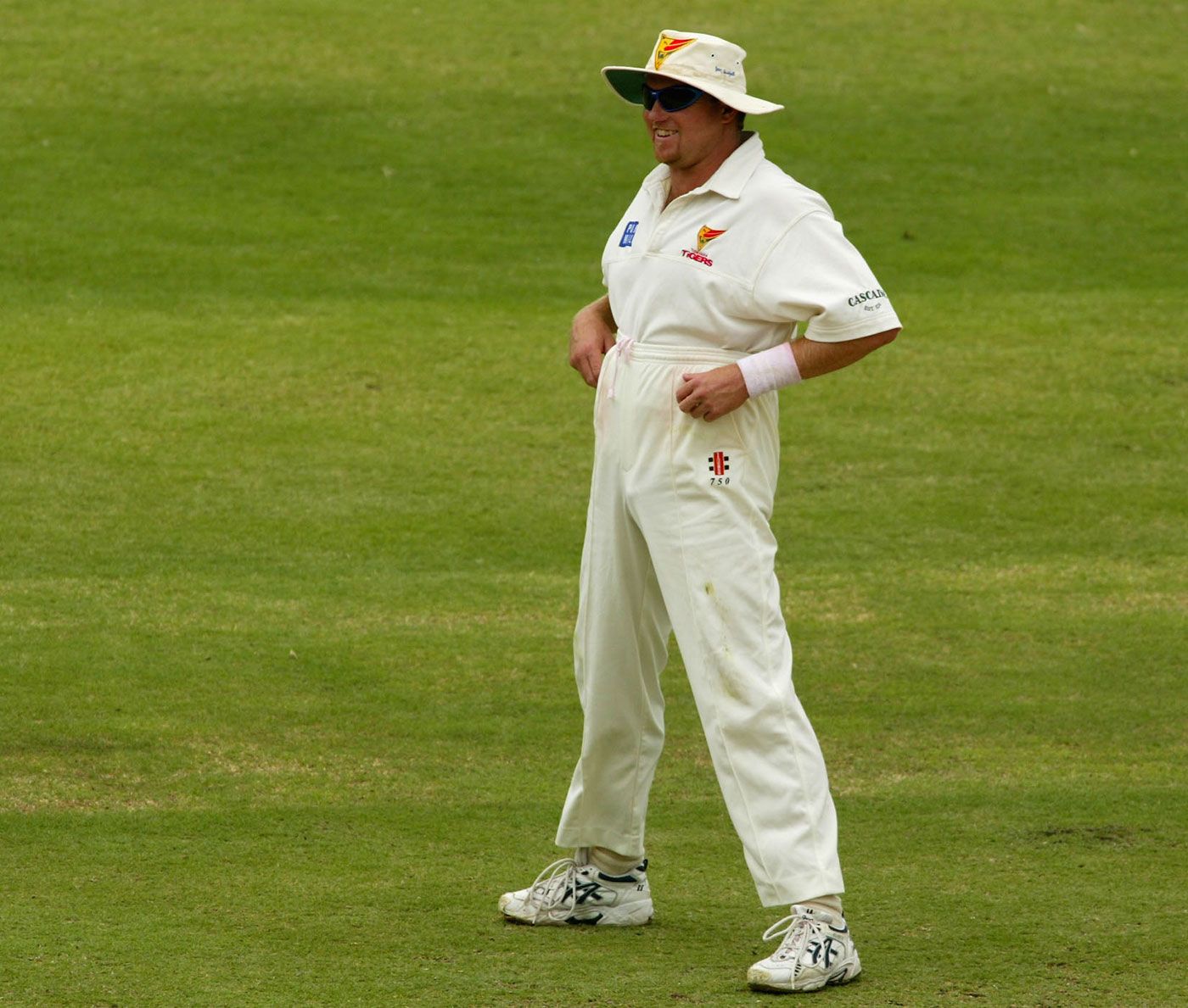 David Saker clowns around | ESPNcricinfo.com