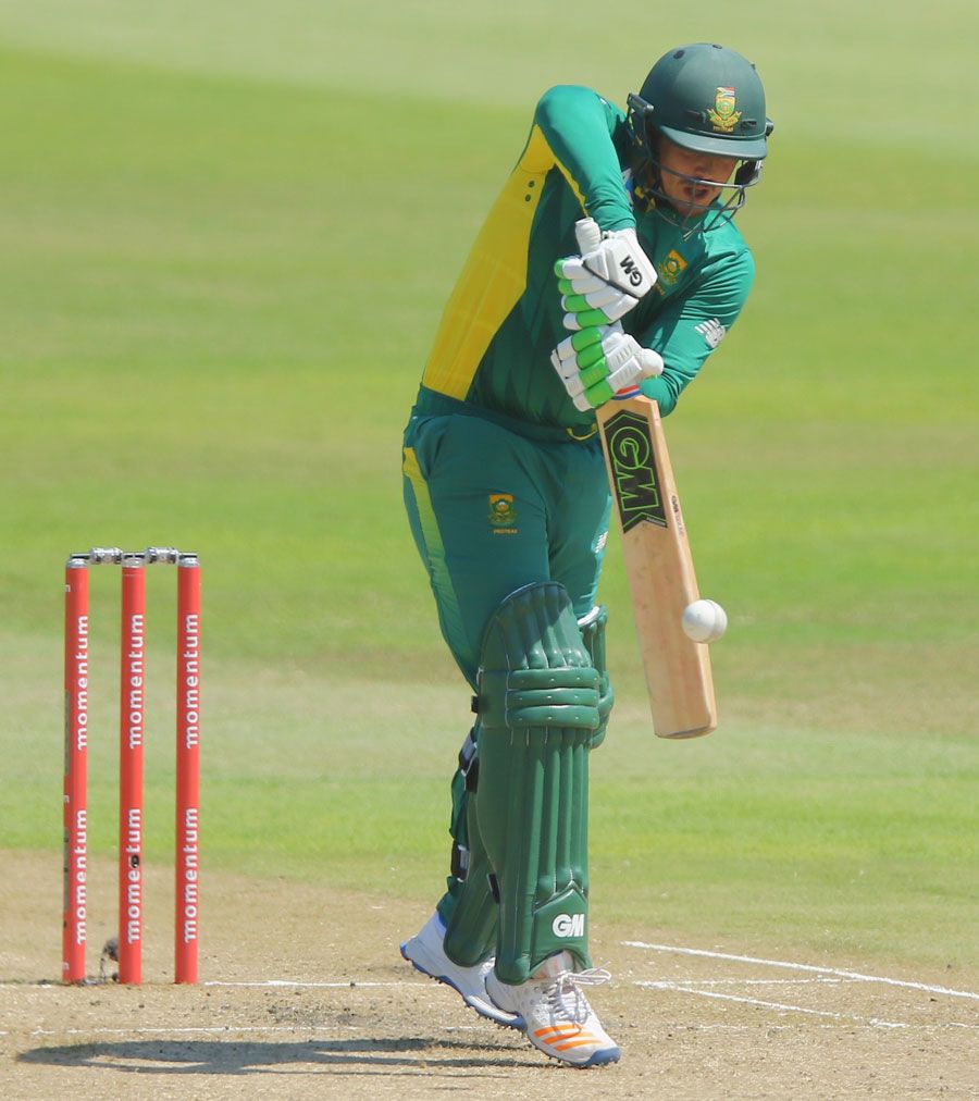 Quinton de Kock made it through the Powerplay before falling for 17 ...