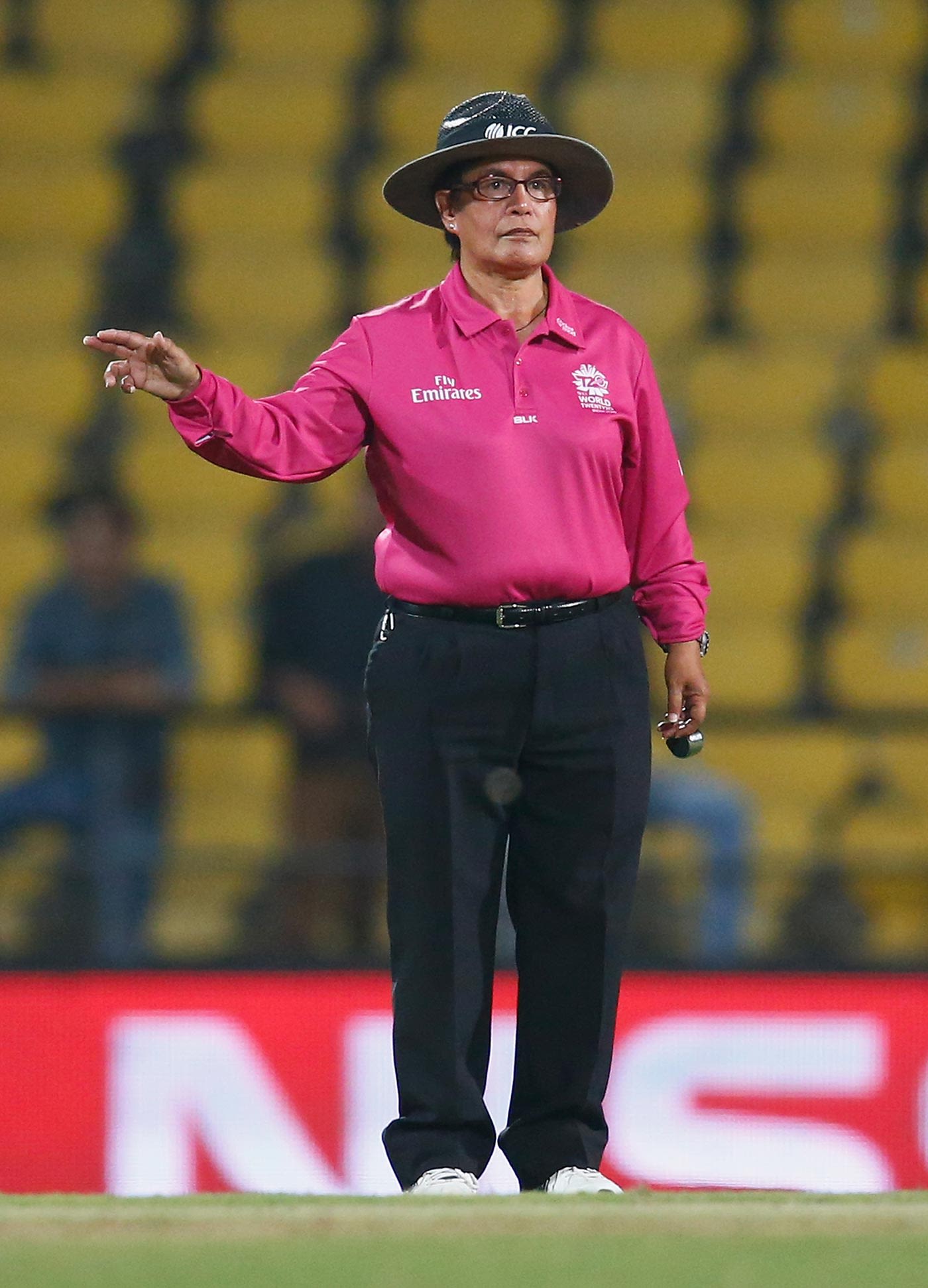 Umpire Kathy Cross signals a four | ESPNcricinfo.com