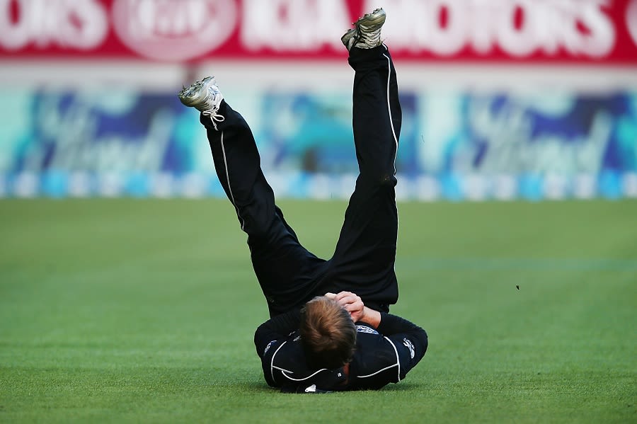 Kane Williamson takes a catch to dismiss Quinton de Kock | ESPNcricinfo.com