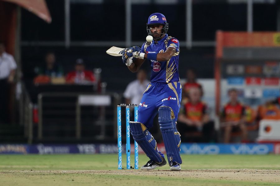 Hardik Pandya sizes up a short-pitched delivery | ESPNcricinfo.com