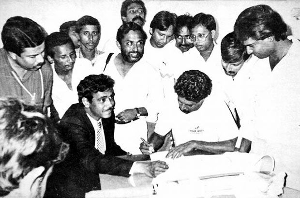 Kapil Dev signs for Dhaka Premier League Abahani in 1988. But he didn't end up playing a game ...