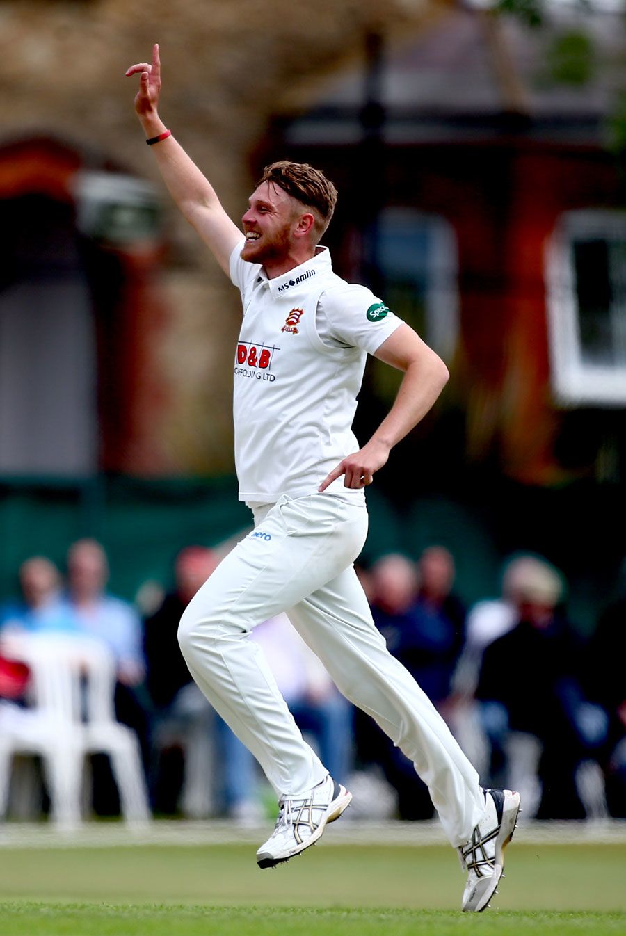 Jamie Porter celebrates an early wicket | ESPNcricinfo.com