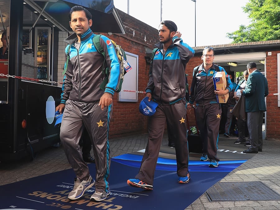 Sarfraz Ahmed and Hasan Ali step in to work | ESPNcricinfo.com