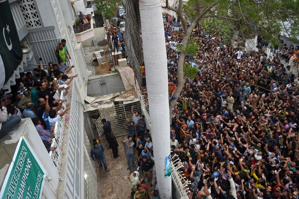 Sarfraz Ahmed greets crowds outside his house in Karachi | ESPNcricinfo.com