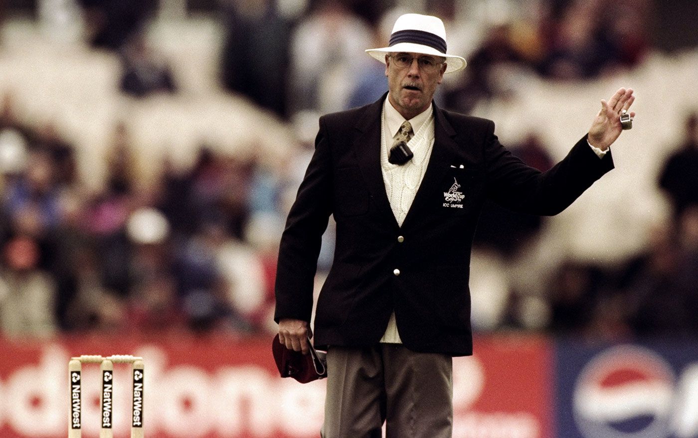 Umpire Steve Dunne signals a no-ball | ESPNcricinfo.com