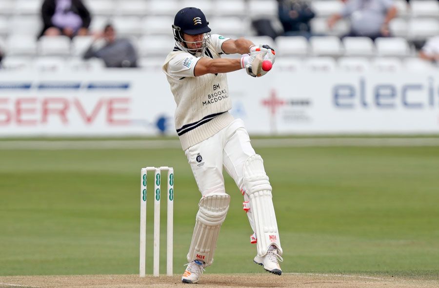 Nick Compton dug in to defy the home attack | ESPNcricinfo.com