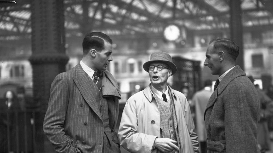 Alan Gardner reviews Edging Towards Darkness, about the 1939 timeless ...