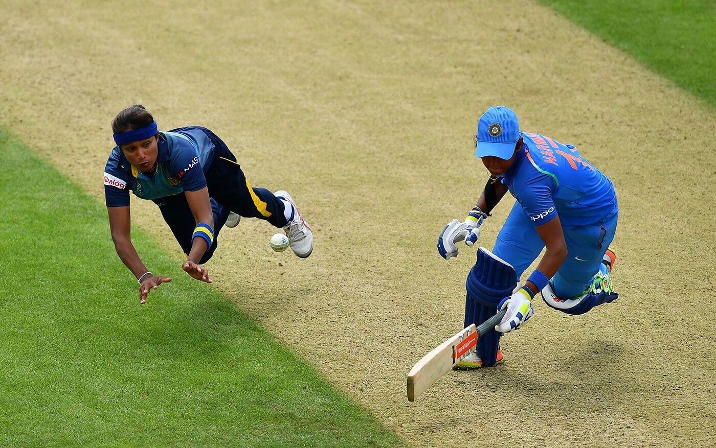 Sripali Weerakkody tries to run out Harmanpreet Kaur | ESPNcricinfo.com