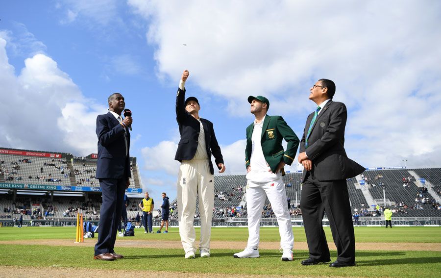 Joe Root flips the coin at the toss | ESPNcricinfo.com