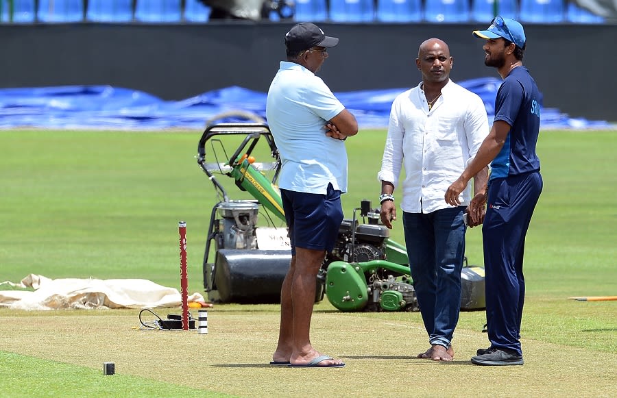 Asanka Gurusinha, Sanath Jayasuriya, and Dinesh Chandimal have a chat ...