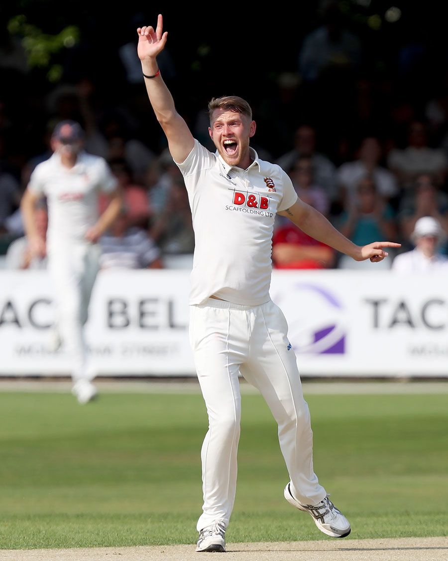 Jamie Porter appeals | ESPNcricinfo.com