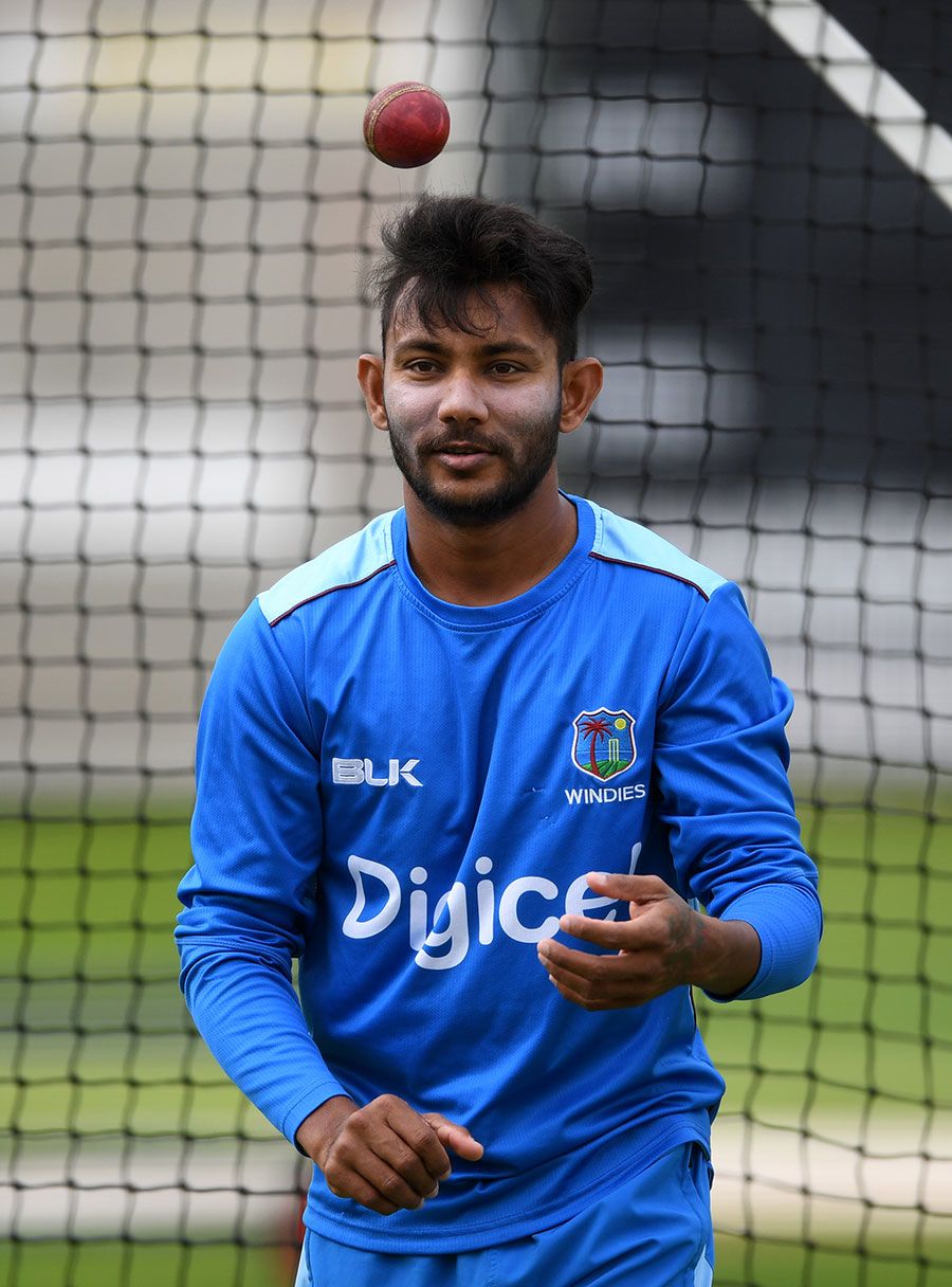 Devendra Bishoo prepares to have a bowl | ESPNcricinfo.com