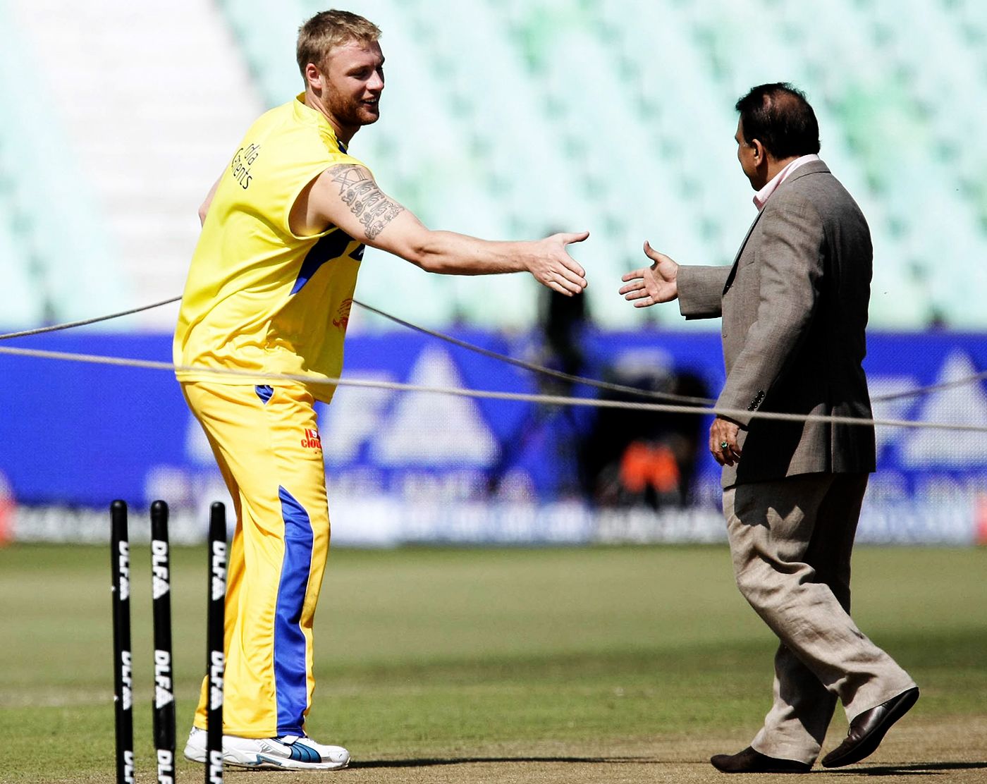 Andrew Flintoff shakes hands with Sunil Gavaskar | ESPNcricinfo.com