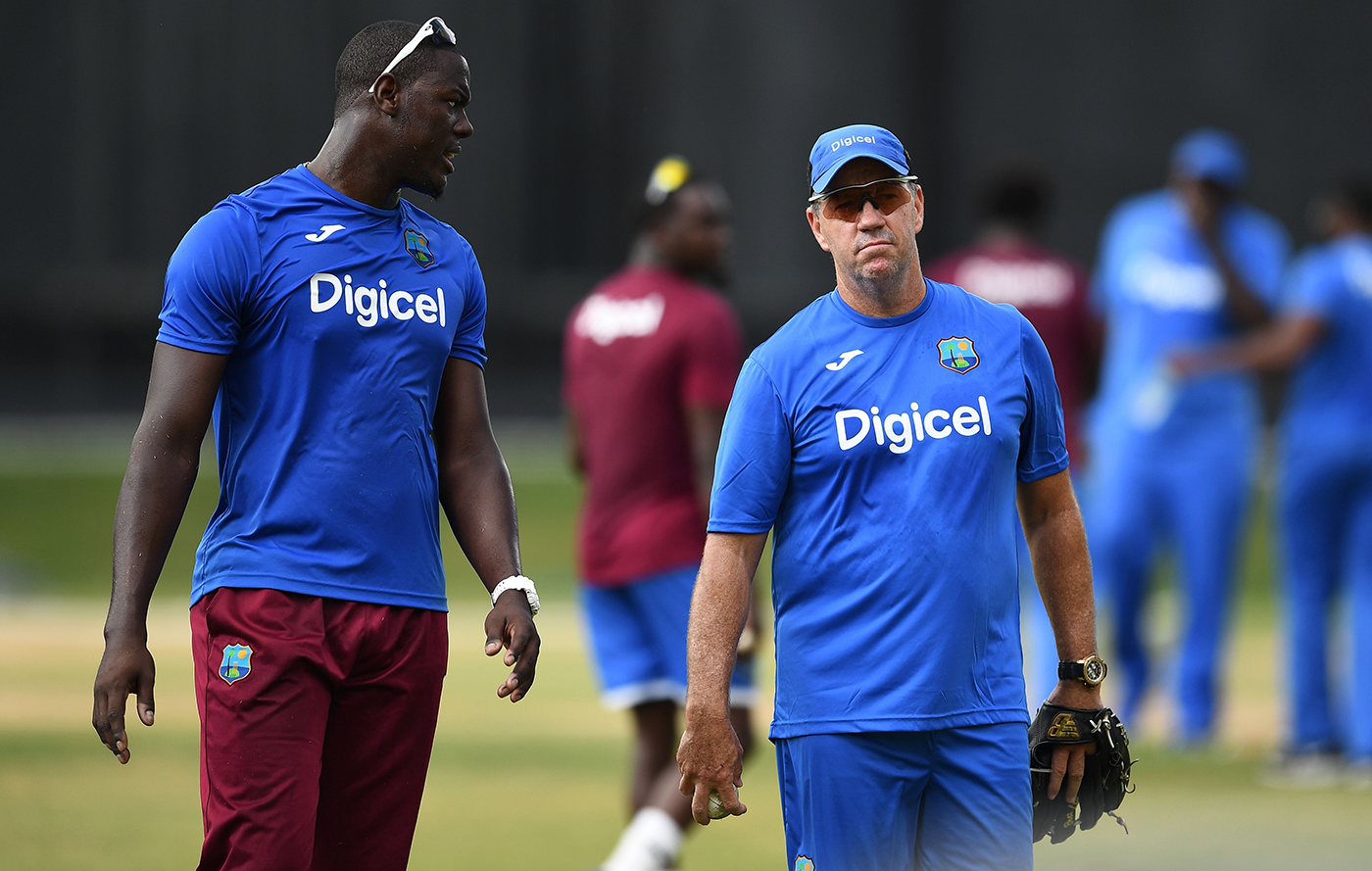 Carlos Brathwaite talks to coach Stuart Law | ESPNcricinfo.com