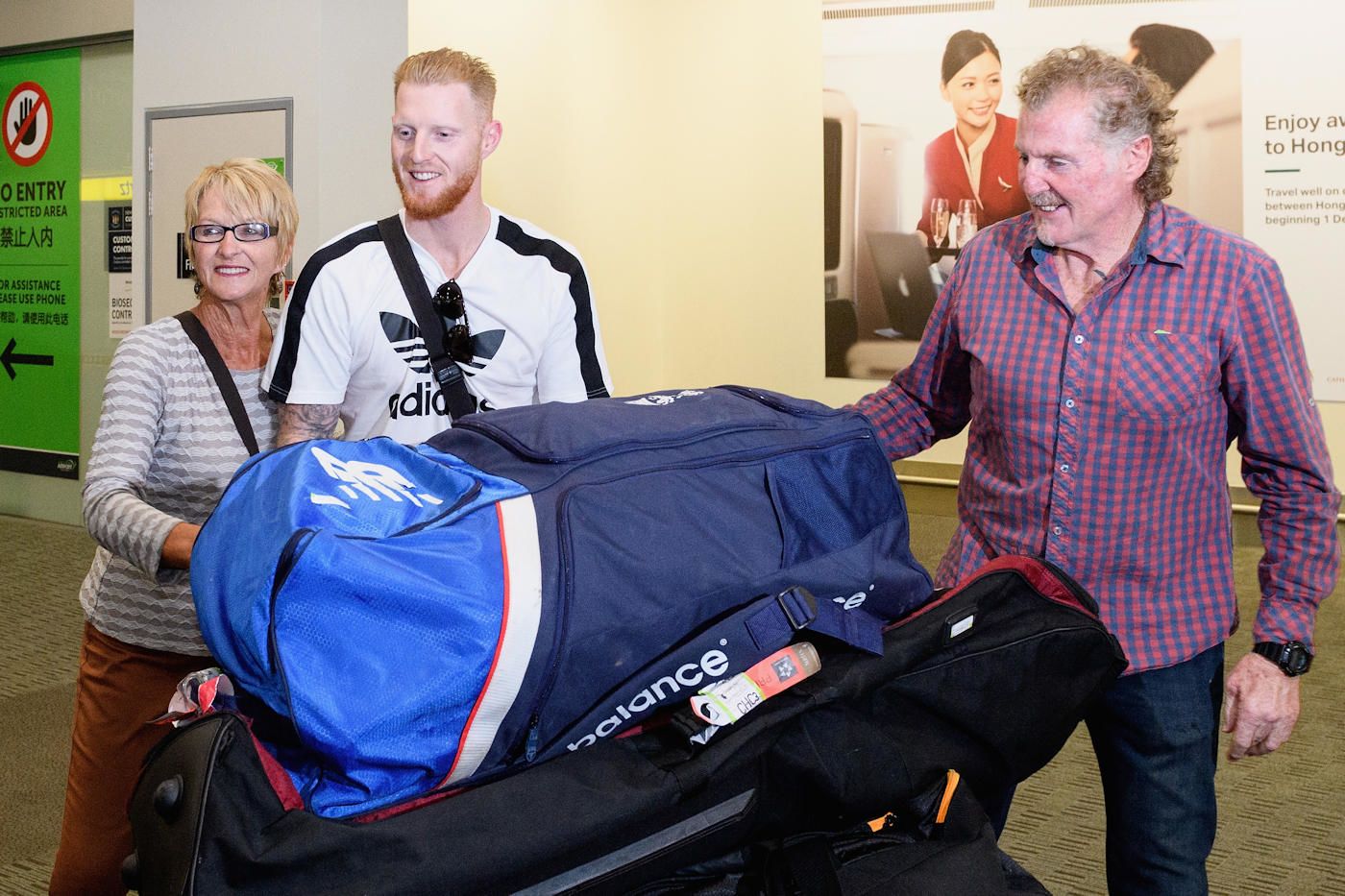 Ben Stokes meets his parents at Christchurch airport | ESPNcricinfo.com