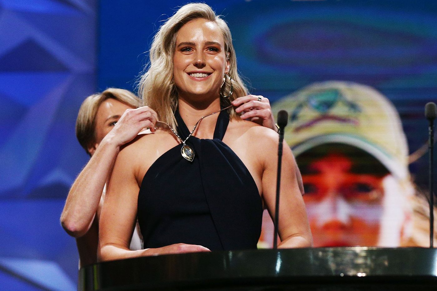Ellyse Perry receives the Belinda Clark award from Belinda Clark ...