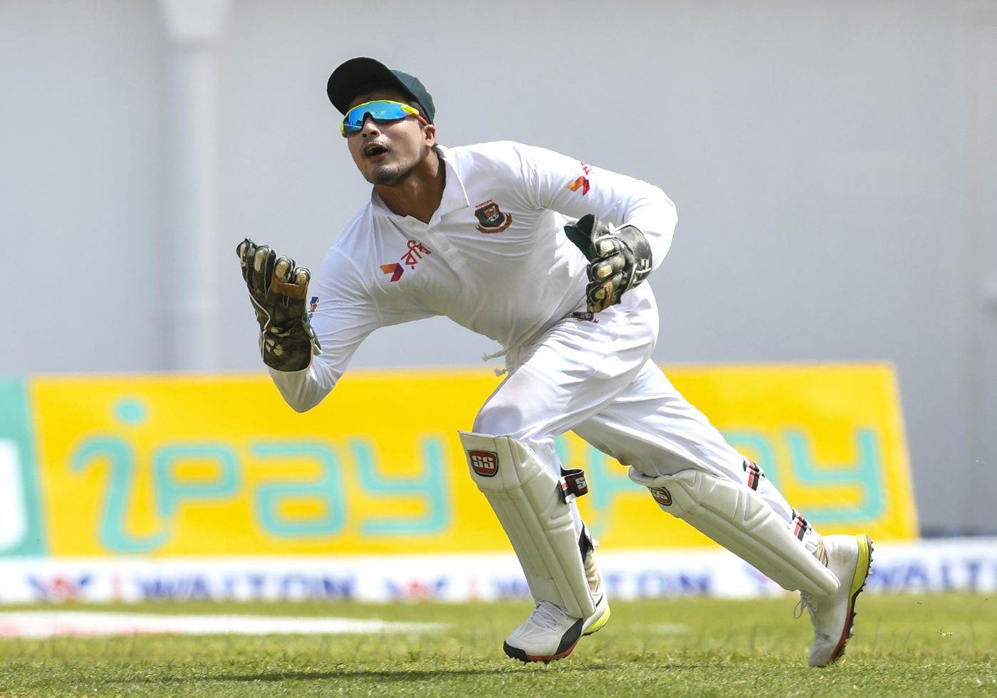 Nurul Hasan goes for a one-handed catch | ESPNcricinfo.com