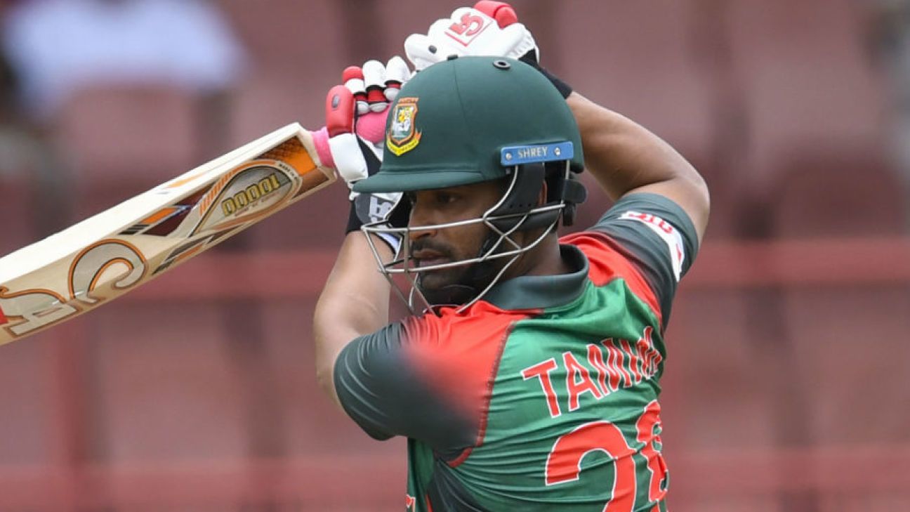 Heroic Tamim Iqbal returns to bat with one hand after wrist fracture ...