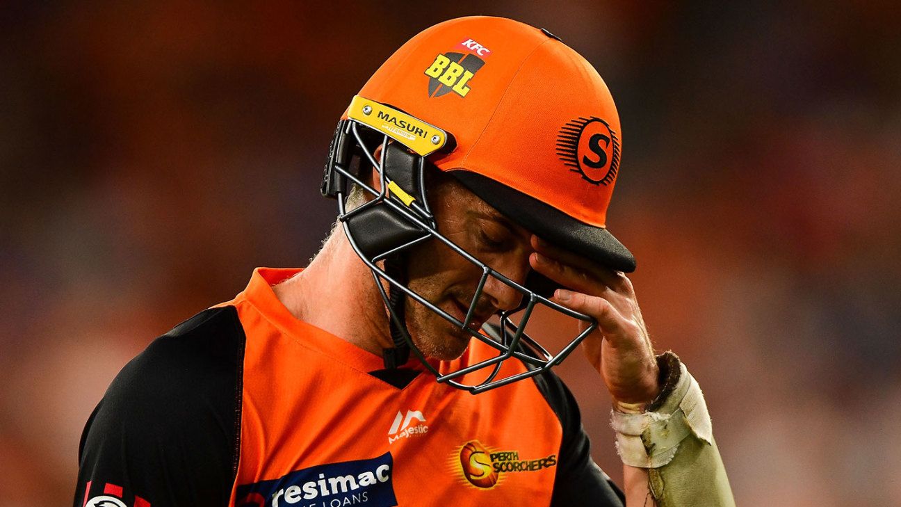 Klinger dismissed after umpires miscount seven-ball over | ESPNcricinfo