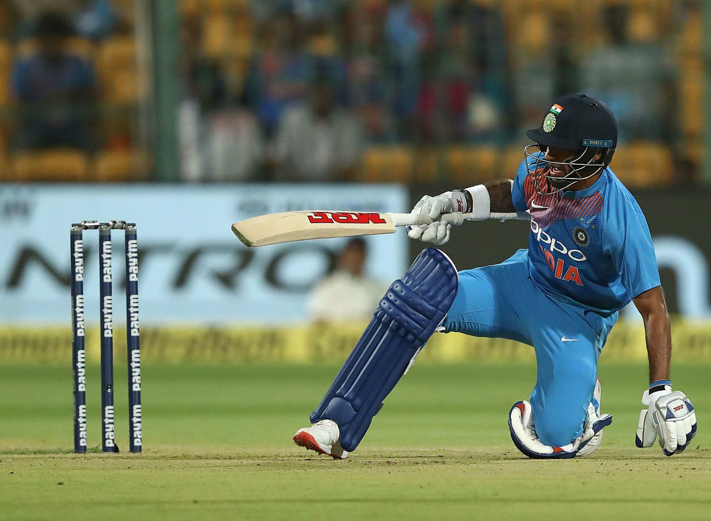 Dhoni smacks one onto the roof | ESPNcricinfo.com