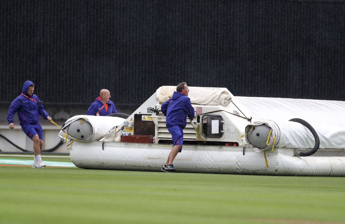 Groundsmen bring on the hover cover | ESPNcricinfo.com