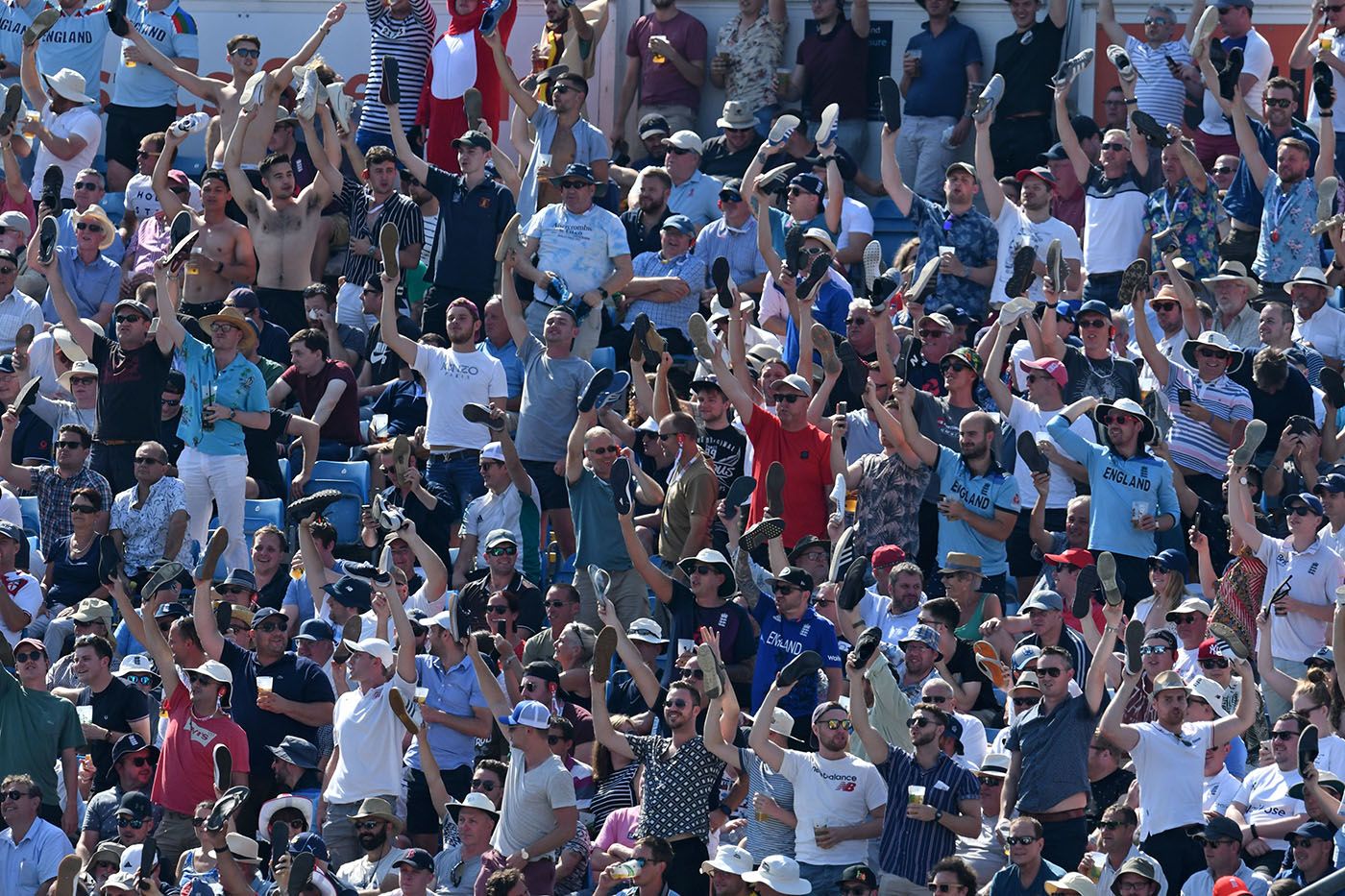 "Shoes off if you love Ben Stokes," went the cry | ESPNcricinfo.com