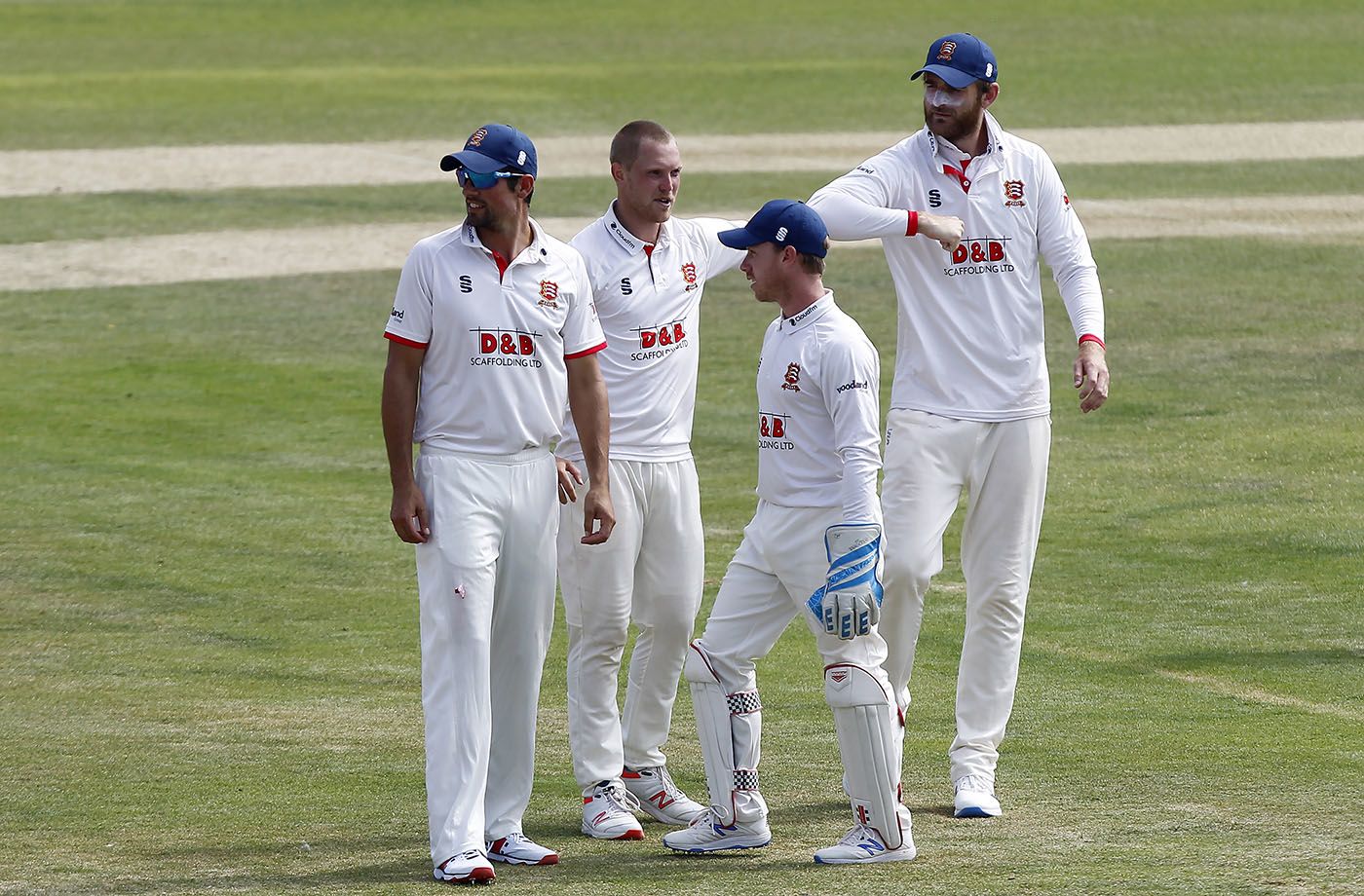 Jamie Porter gets a congratulatory elbow | ESPNcricinfo.com