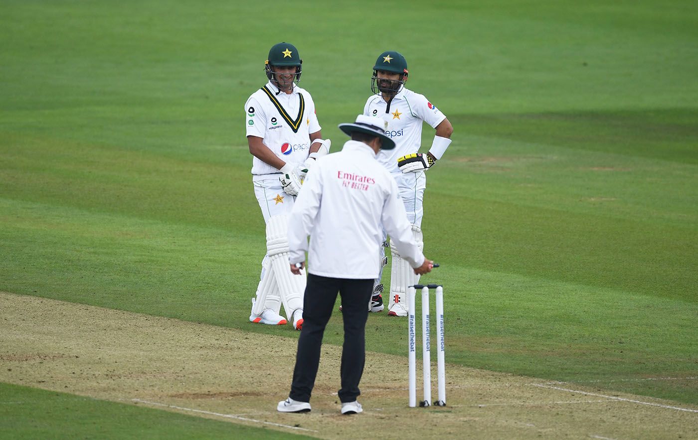 Richard Kettleborough takes a light reading | ESPNcricinfo.com