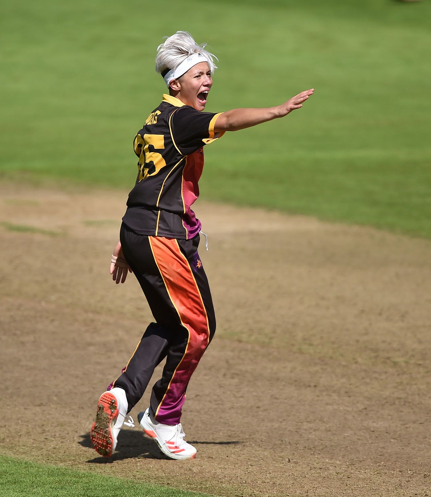 Issy Wong appeals | ESPNcricinfo.com