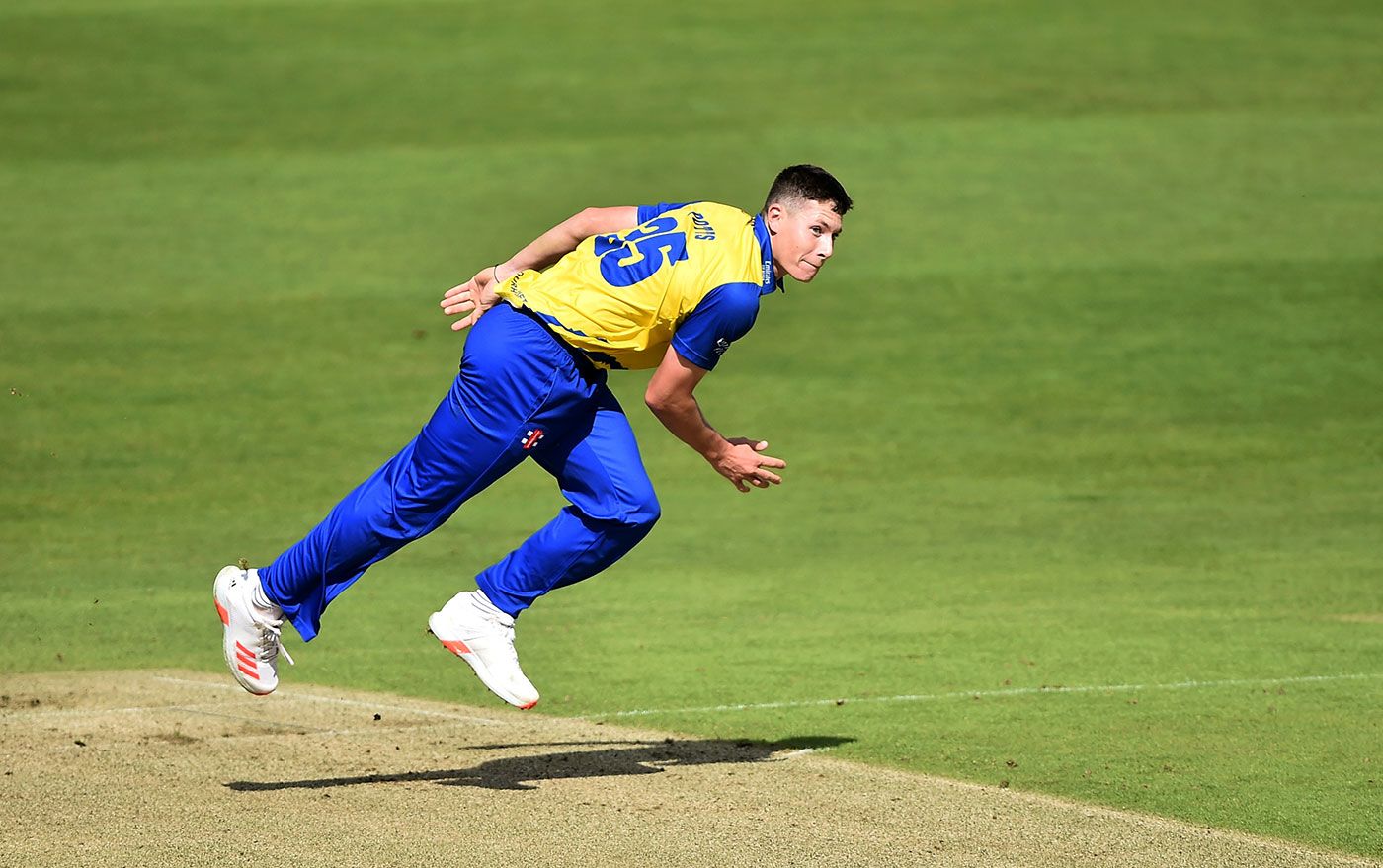 Matty Potts in his delivery stride | ESPNcricinfo.com