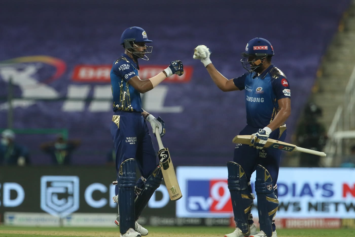 Hardik Pandya and Rohit Sharma chat in the middle | ESPNcricinfo.com