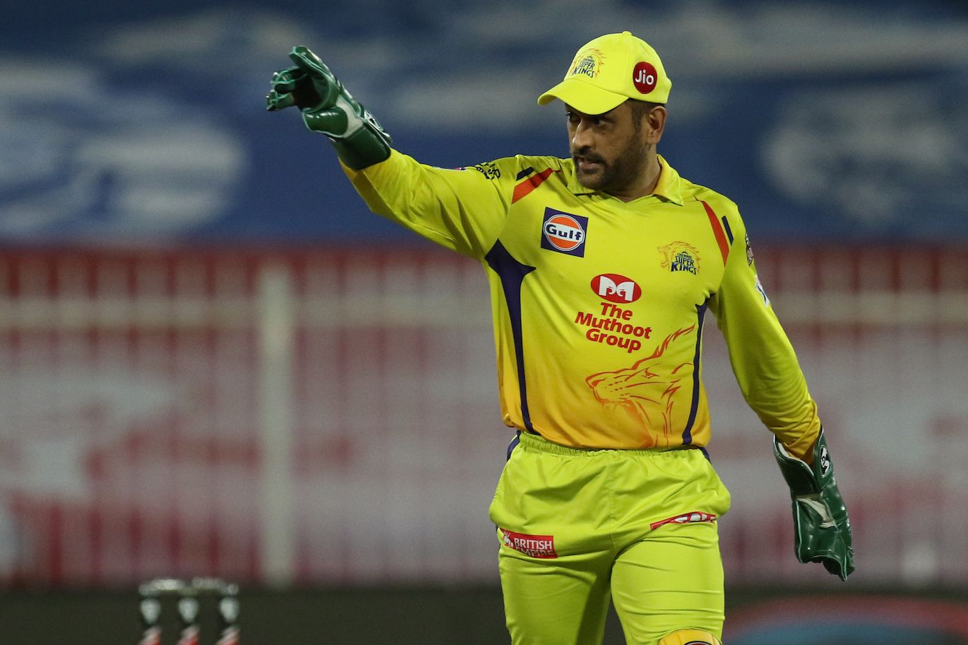 MS Dhoni sets his field during the powerplay | ESPNcricinfo.com