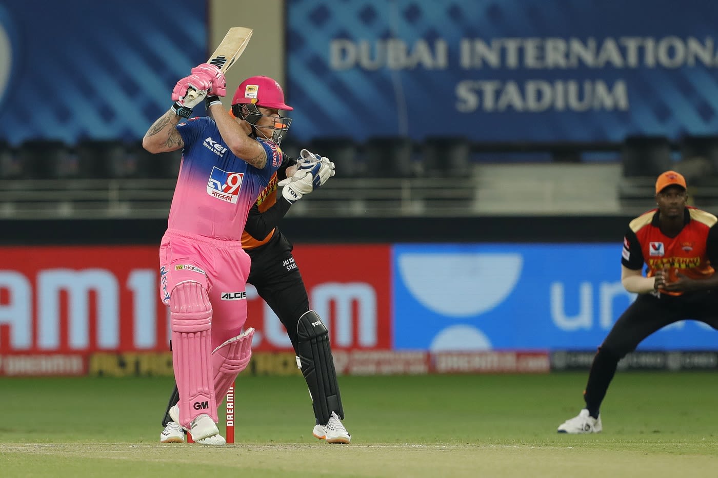 Ben Stokes eases one to cover | ESPNcricinfo.com