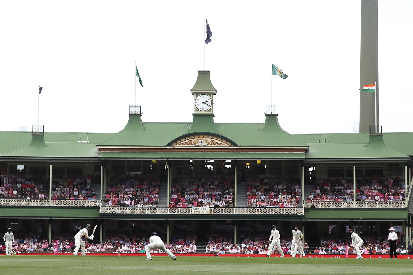The SCG's members stand in the background | ESPNcricinfo.com