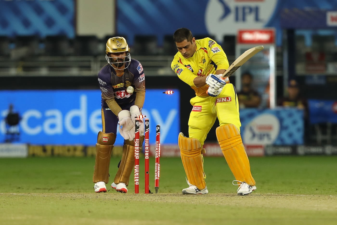 MS Dhoni makes the fatal mistake of playing back to spin | ESPNcricinfo.com