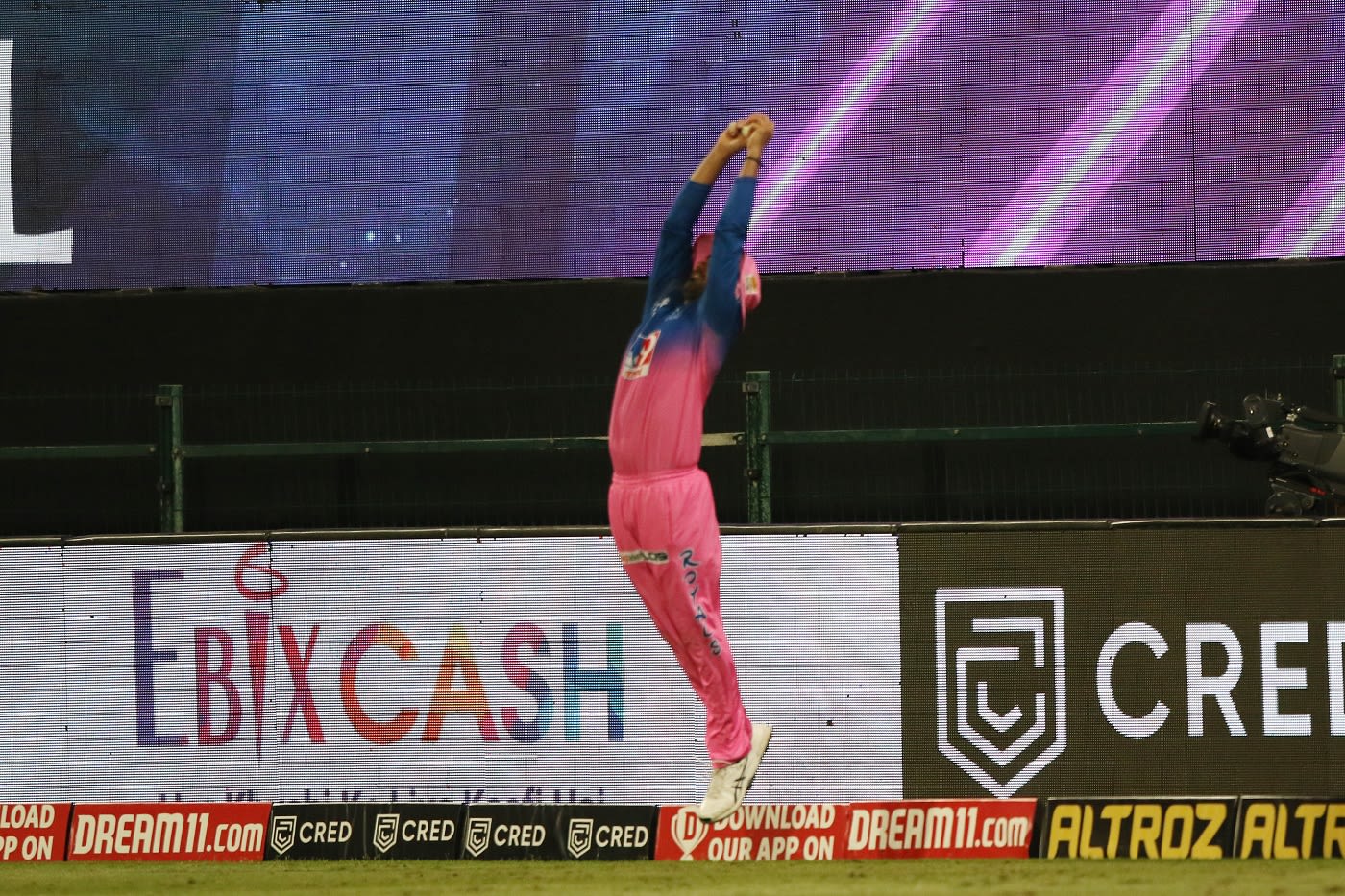 Rahul Tewatia times his jump at the deep square boundary perfectly to ...