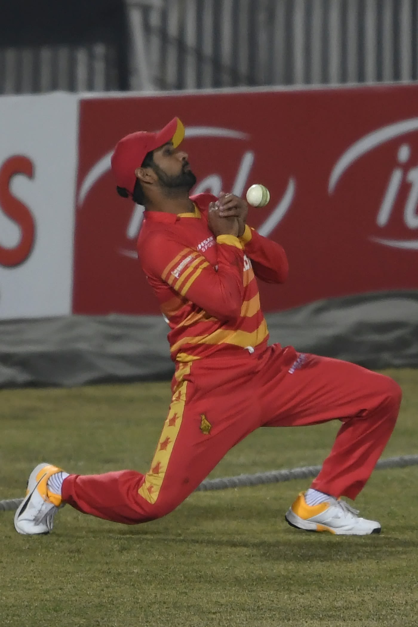 Costly drop - Sikandar Raza spills a catch off Wahab Riaz ...