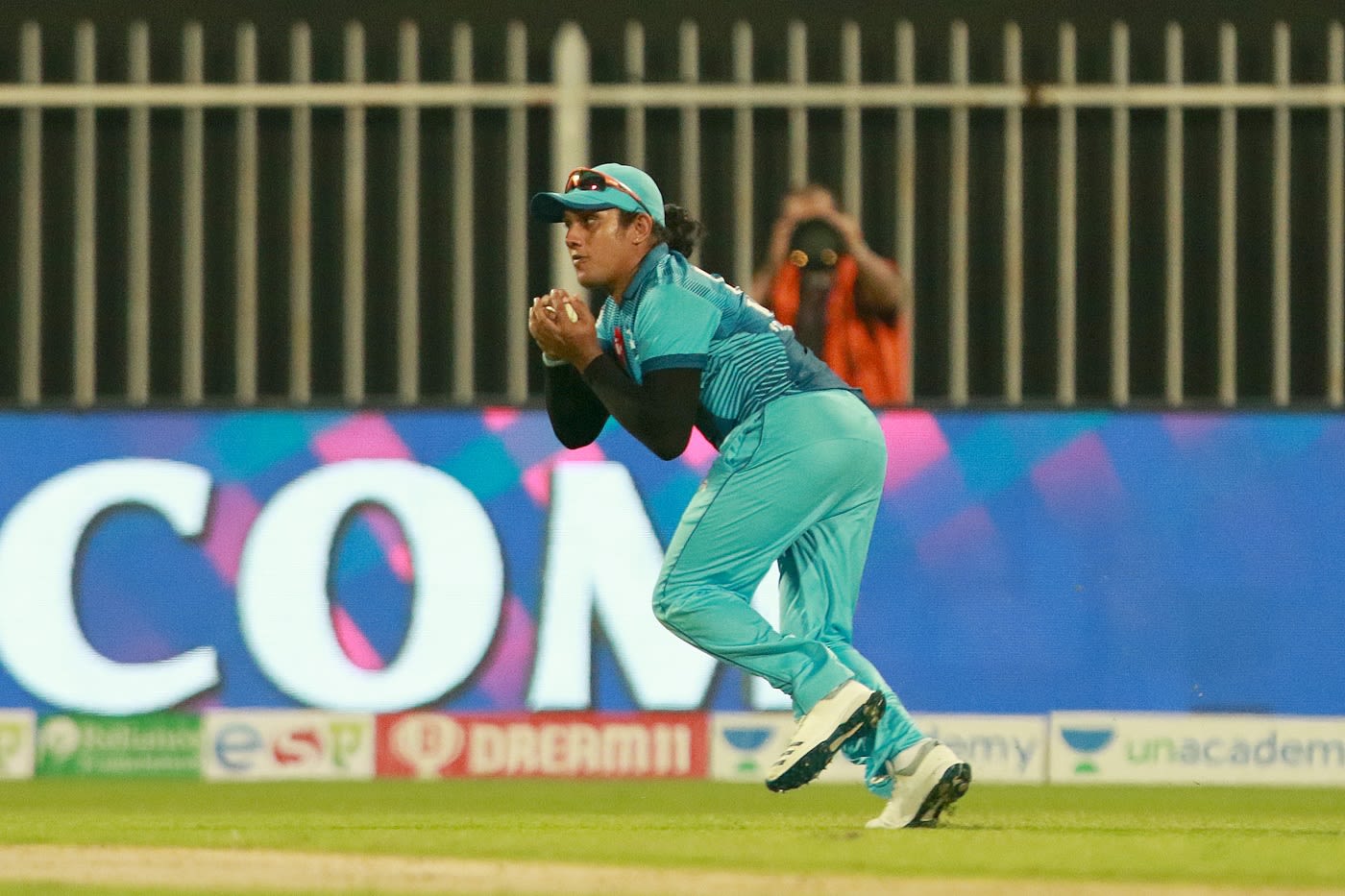 Chamari Atapattu holds on to a tough chance in the deep | ESPNcricinfo.com