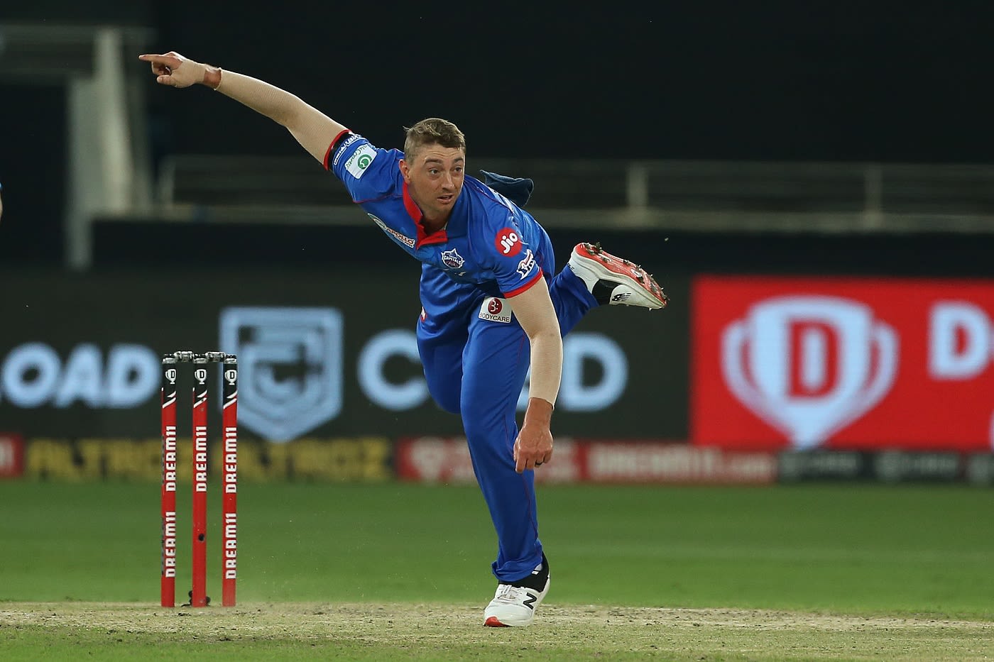 Daniel Sams bowls | ESPNcricinfo.com