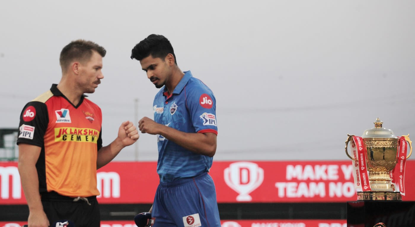 David Warner and Shreyas Iyer bump fists | ESPNcricinfo.com