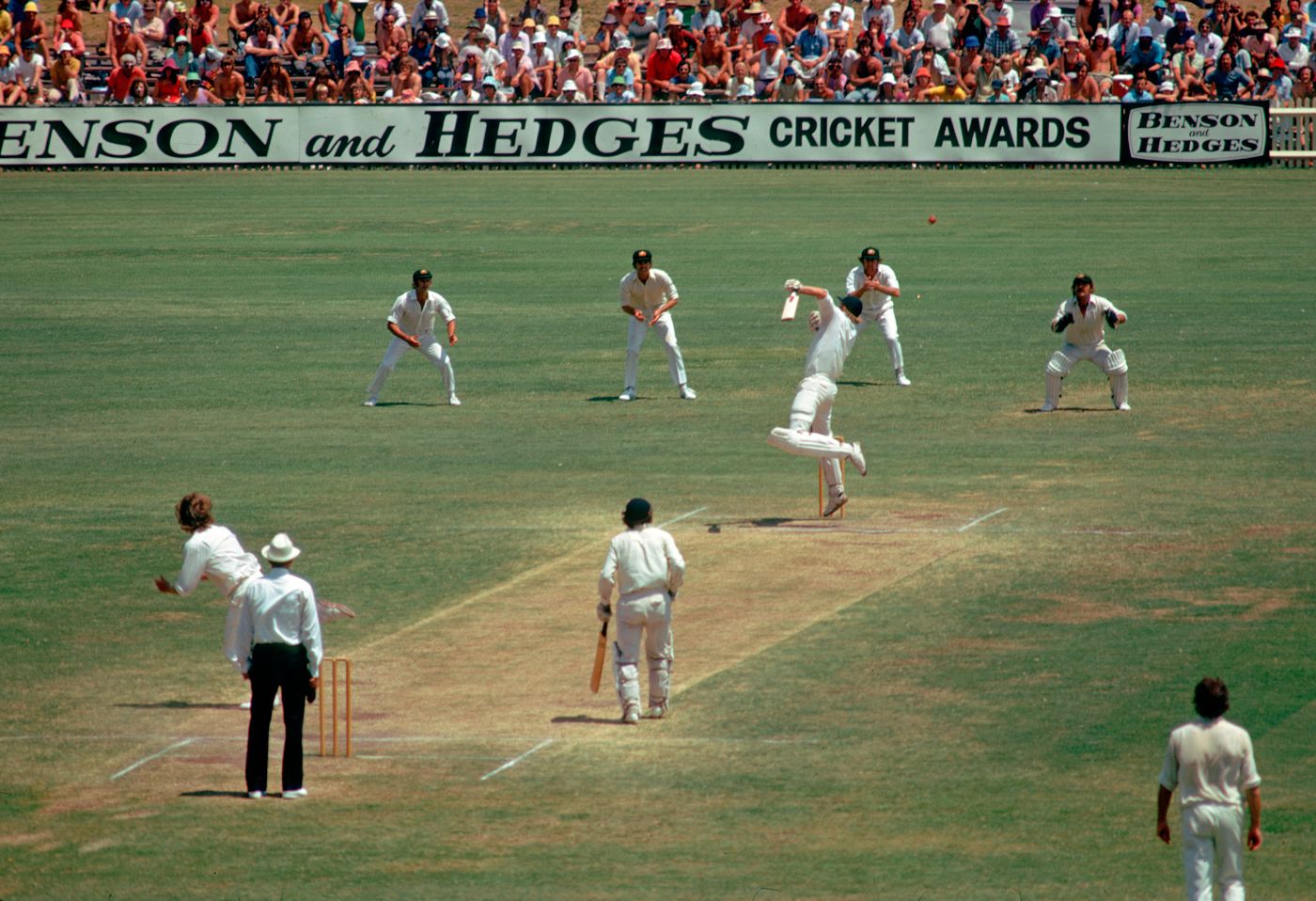 The quick and the dread: Tony Greig at the receiving end of a Jeff ...