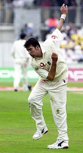 Jimmy Ormond ; bowling practice for England 2001 | ESPNcricinfo.com