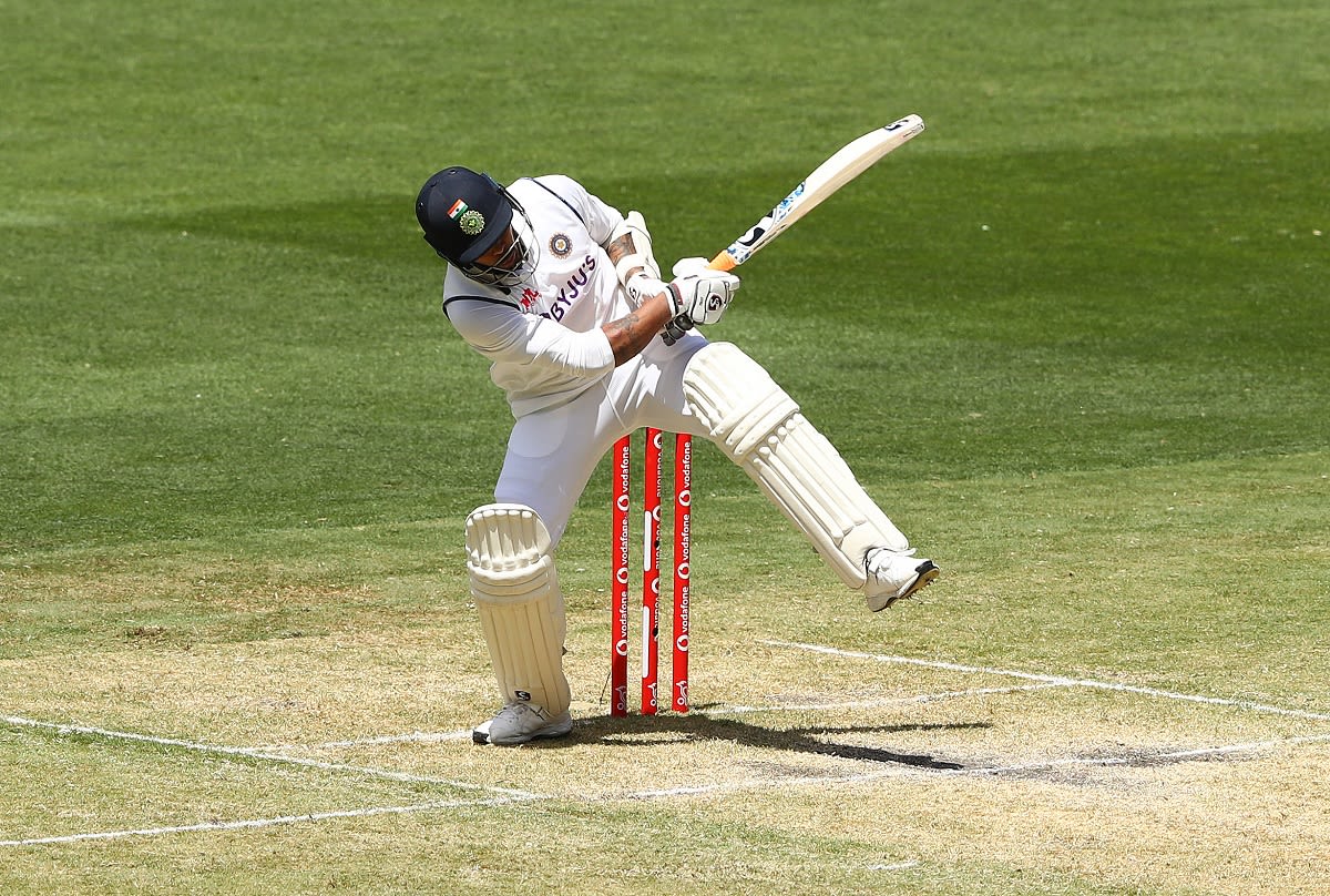 Umesh Yadav goes back and across to tackle a bouncer | ESPNcricinfo.com