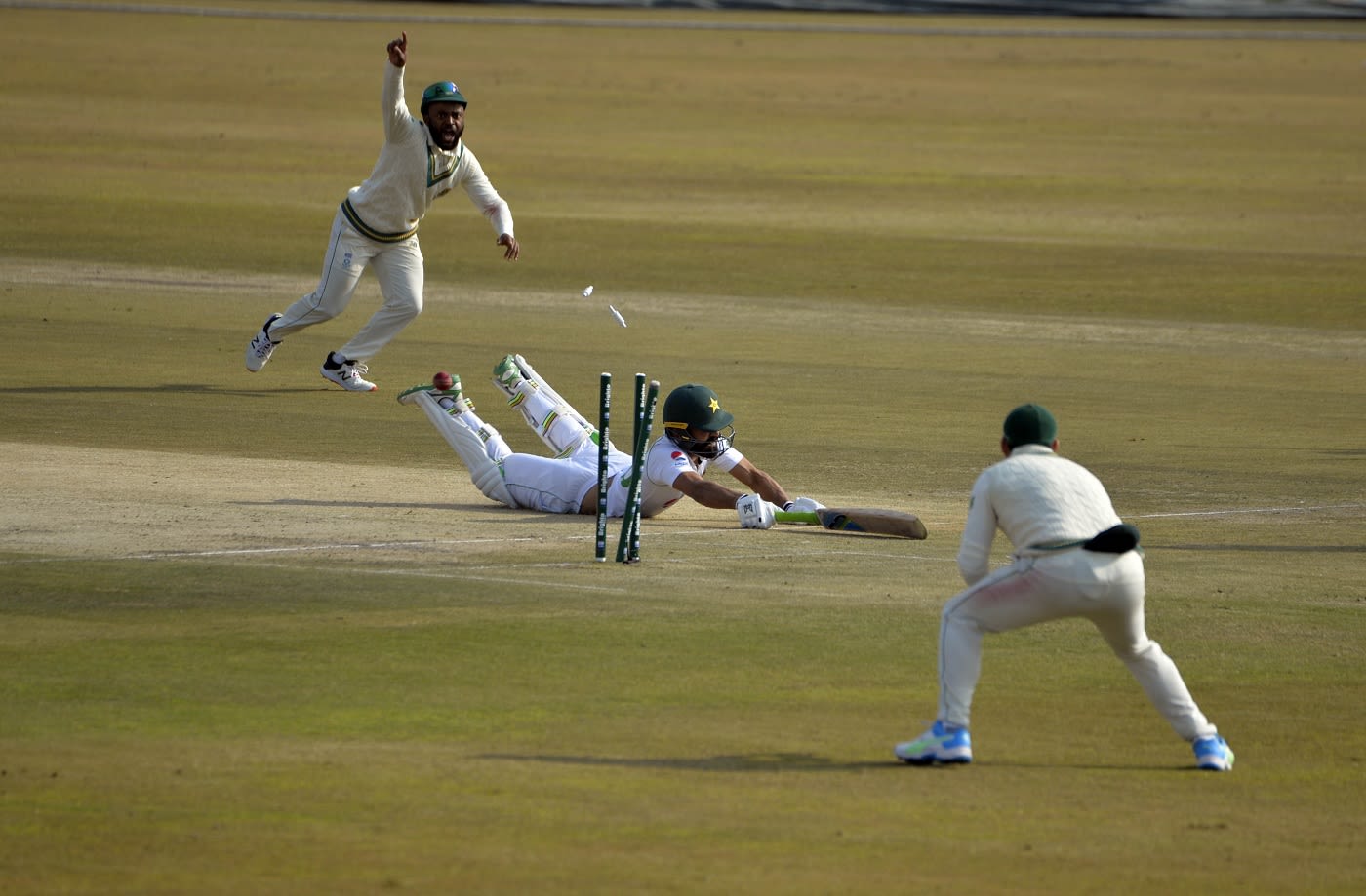 Temba Bavuma's direct hit catches a diving Fawad Alam short ...