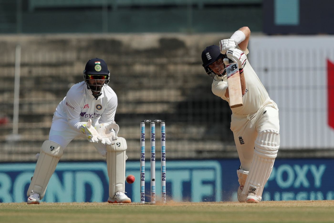 Joe Root shows off the full face of his bat | ESPNcricinfo.com
