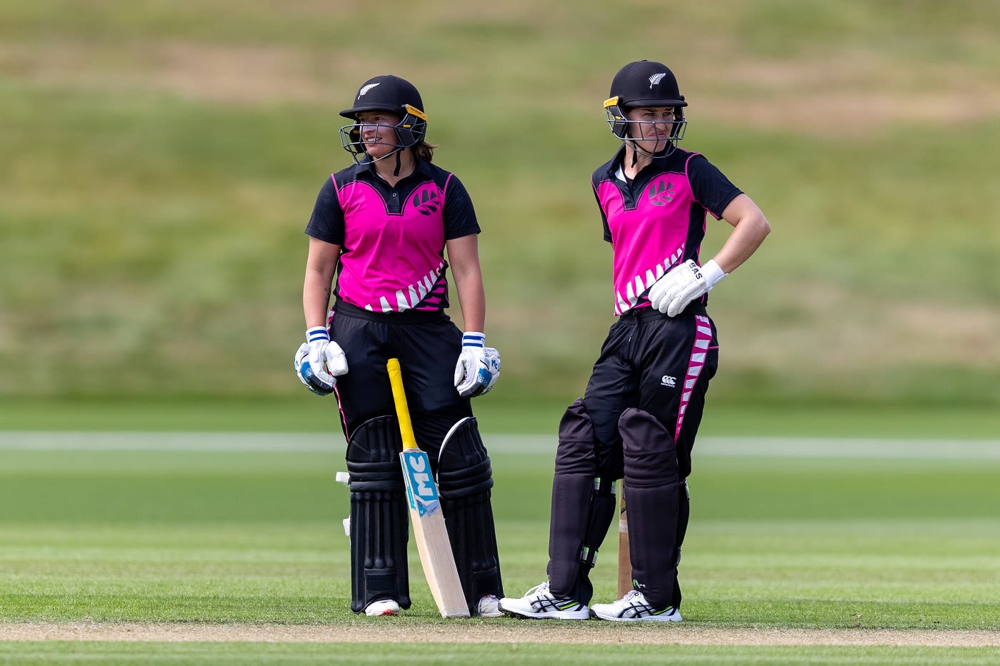 Hayley Jensen and Natalie Dodd take a break between overs ...