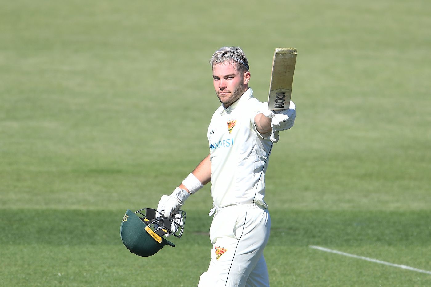 Caleb Jewell celebrates his maiden first-class century | ESPNcricinfo.com